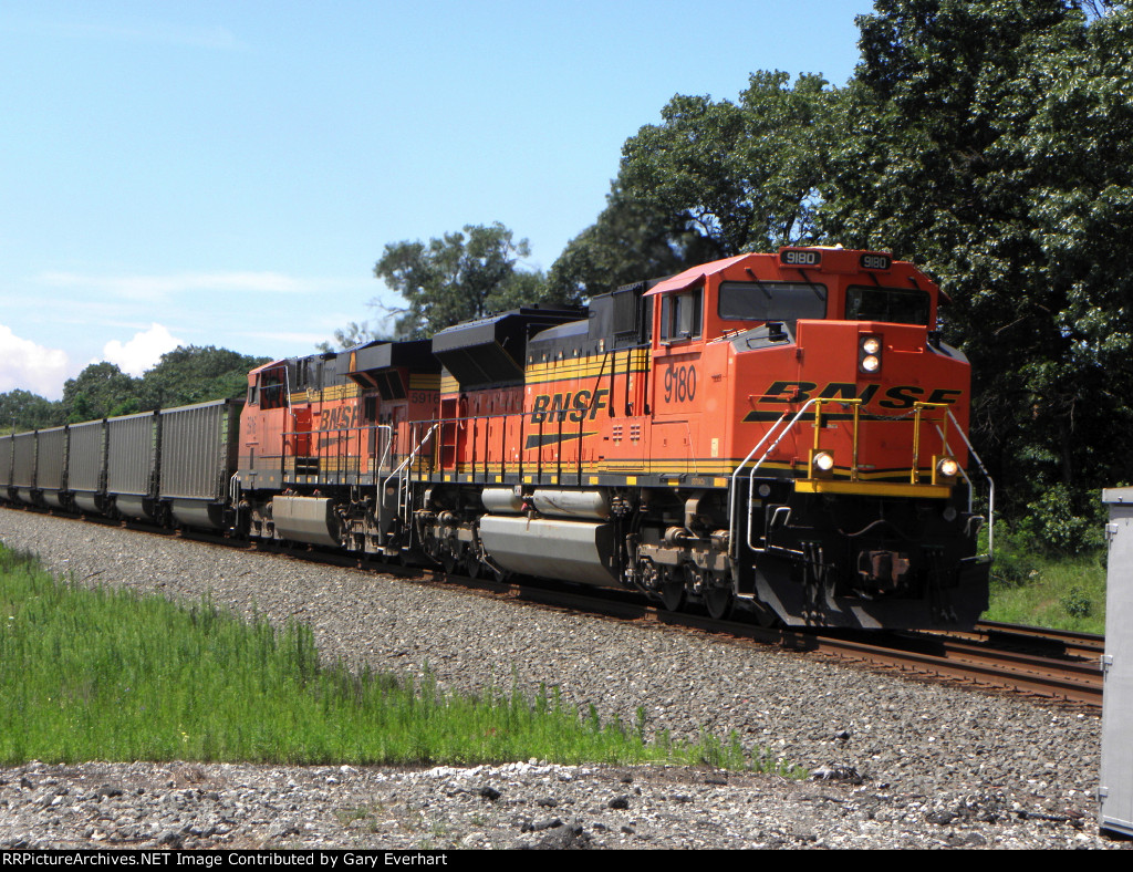 BNSF 9180 and BNSF 5916